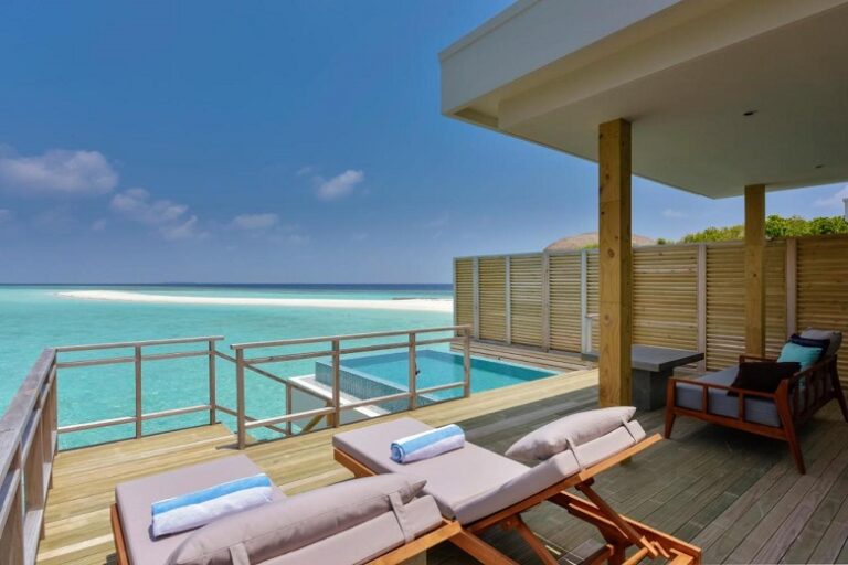 Dhigali Maldives’ Haali Beach illuminates with sustainable Christmas ...