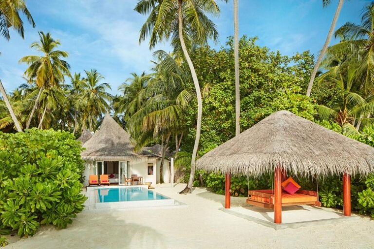 Step into Maldivian tradition at Sun Siyam Vilu Reef - Maldives Paradise